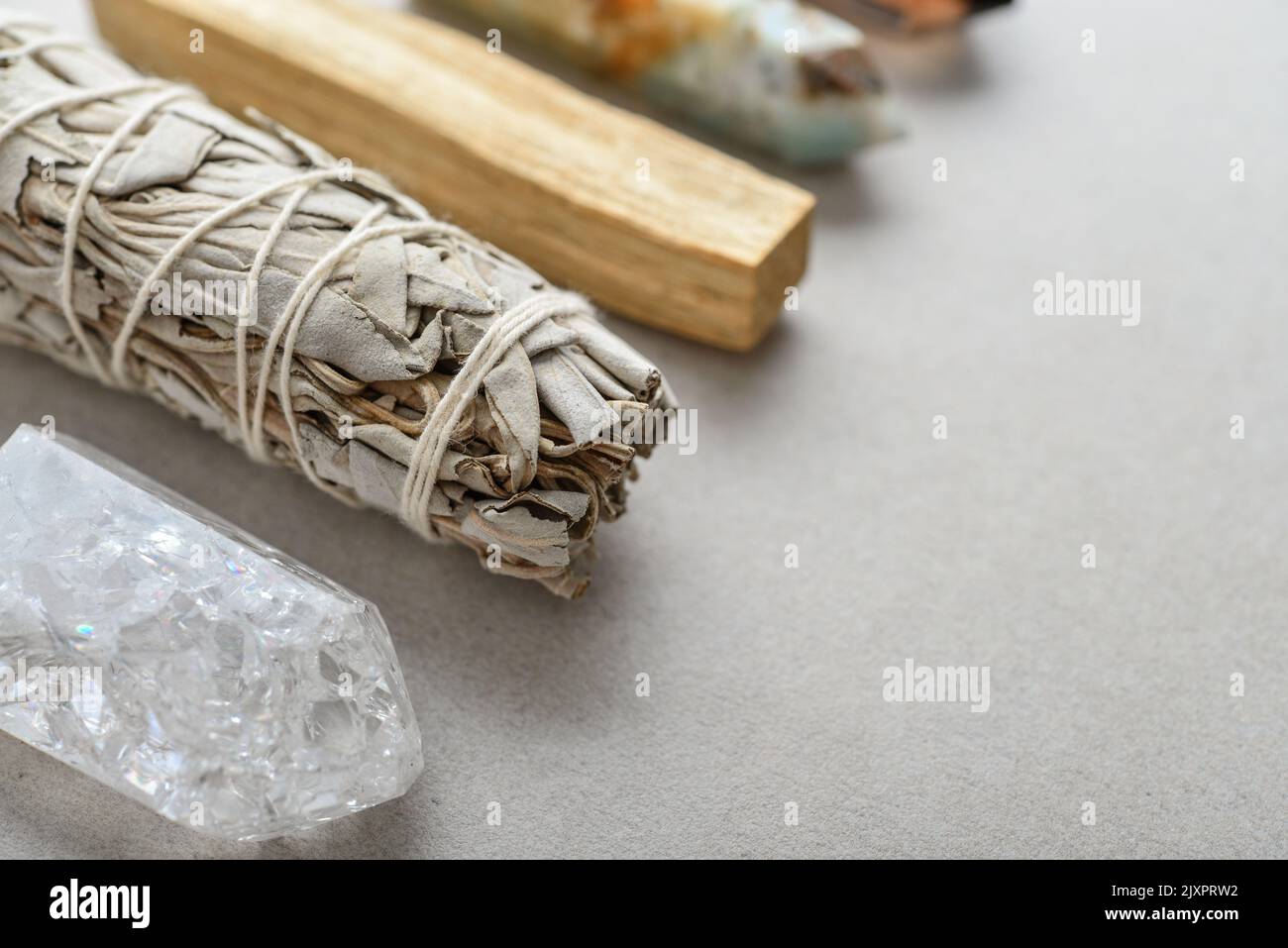Set with white sage, palo santo and natural stone cristals. Natural ...