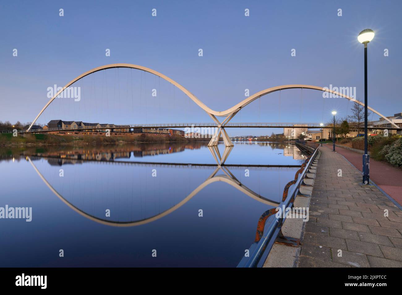 Infinity Bridge at Stockton-on-Tees reflected in the River Tees Stock ...