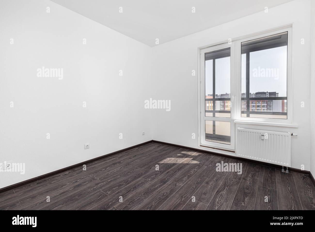 Empty white room without decoration and renovation Stock Photo - Alamy
