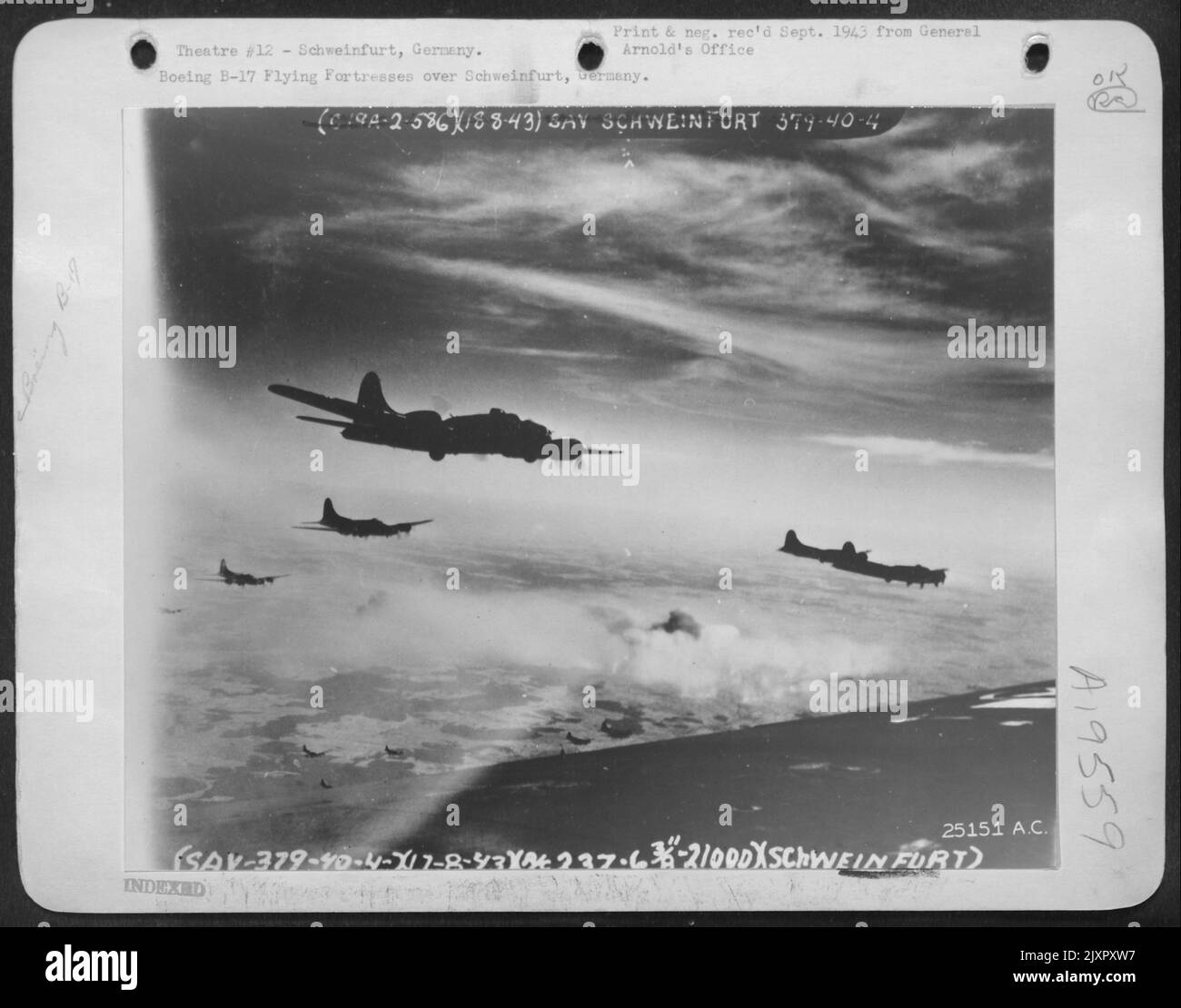Wwii boeing 17 bomber hi-res stock photography and images - Alamy
