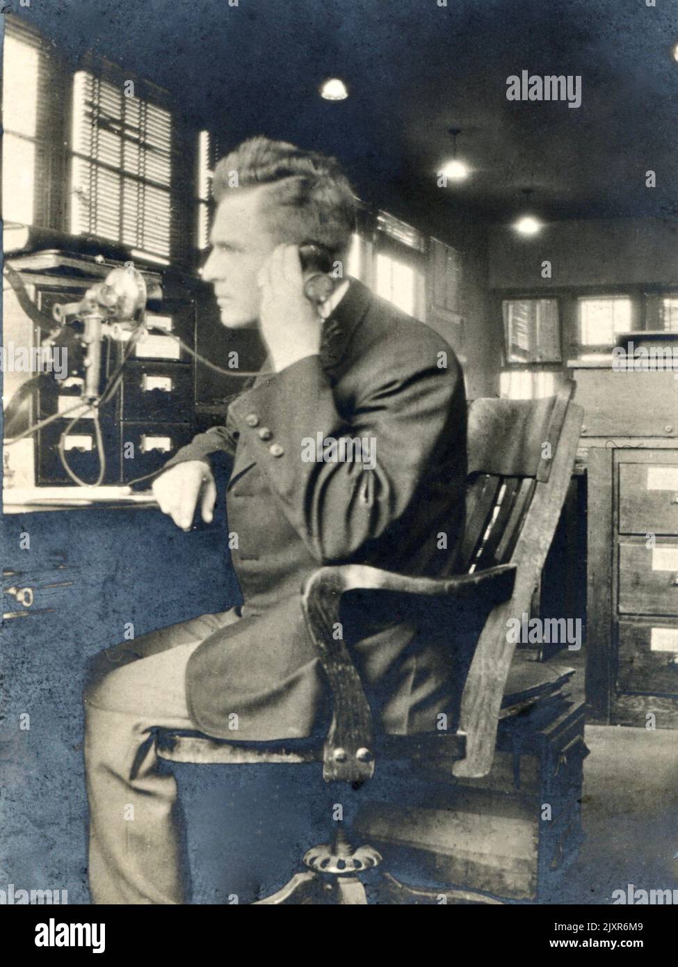 Old fashioned phone 1900s hi-res stock photography and images - Alamy