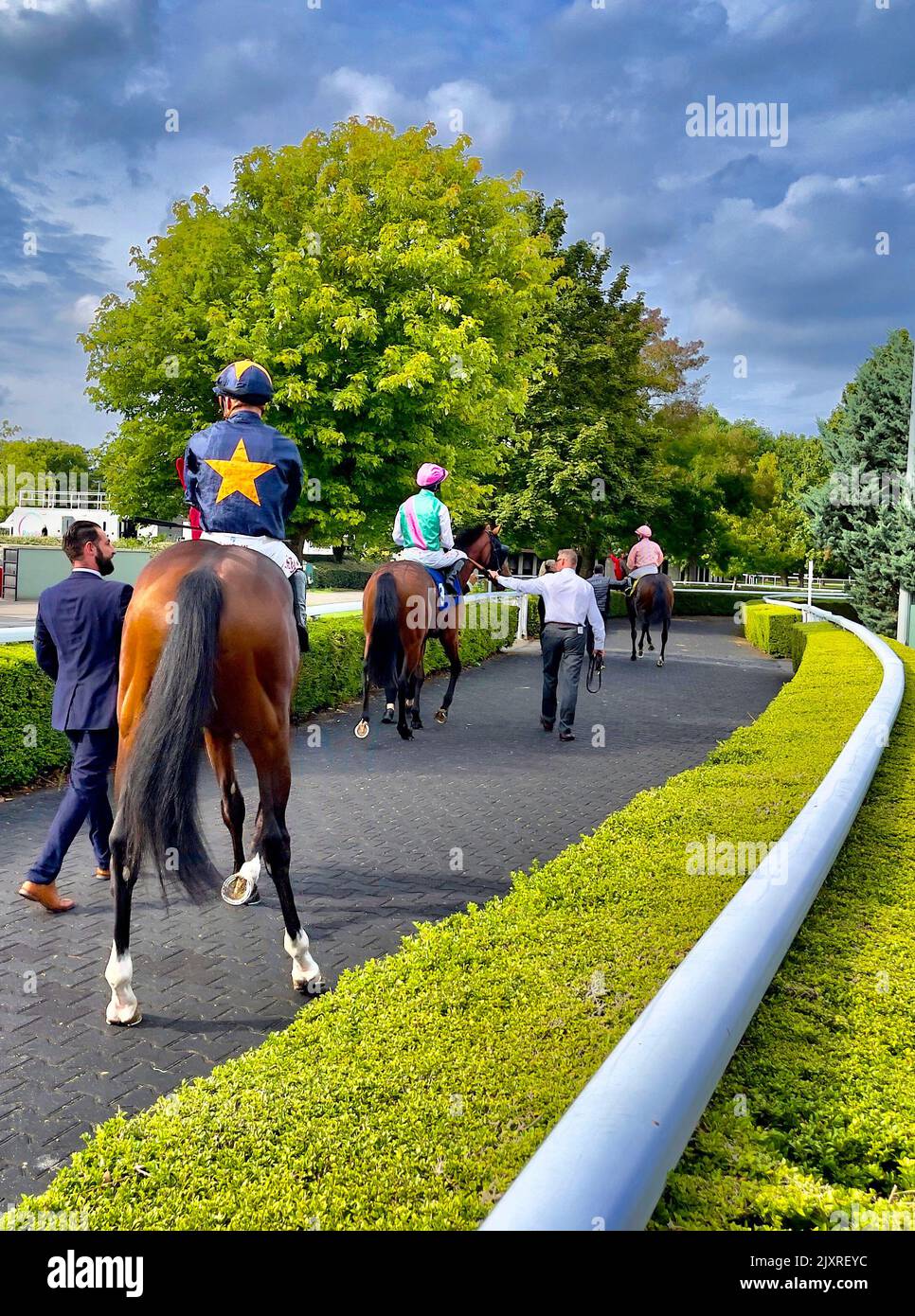 Kempton Park Races Stock Photo - Alamy