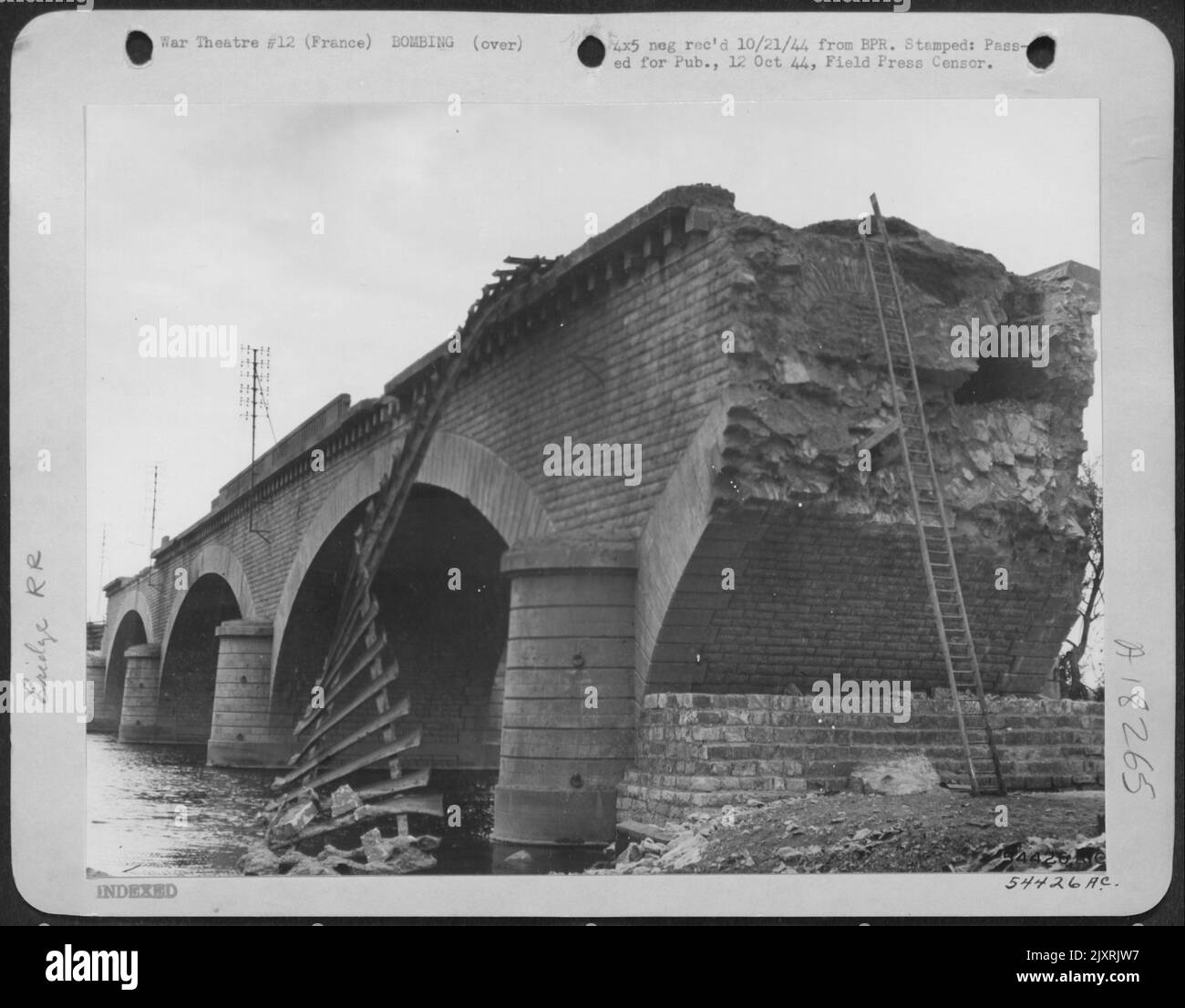 Cinq Mars La Pile (Loire)-Four times aerial bombs hit this rail bridge ...