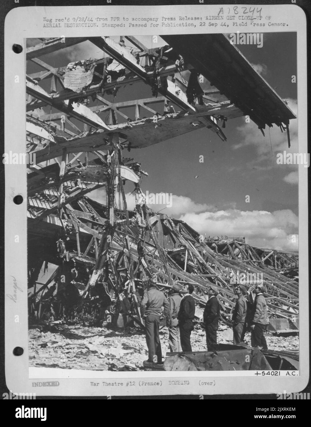 AIRMEN GET CLOSE-UP OF AERIAL DESTRUCTION. These U.S. airmen are ...