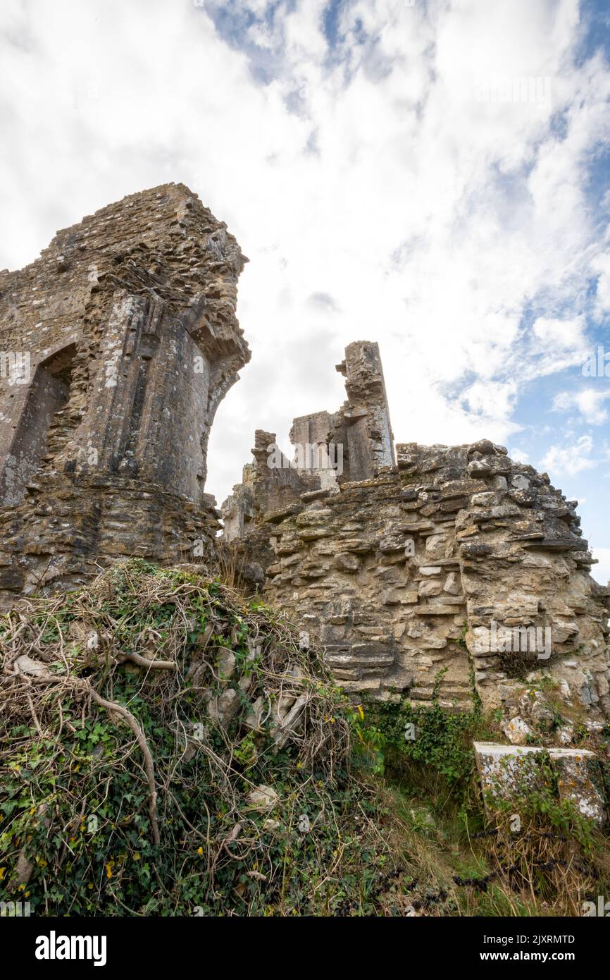 ruins of the 11th century corfe castle on the isle of purbeck in dorset ...
