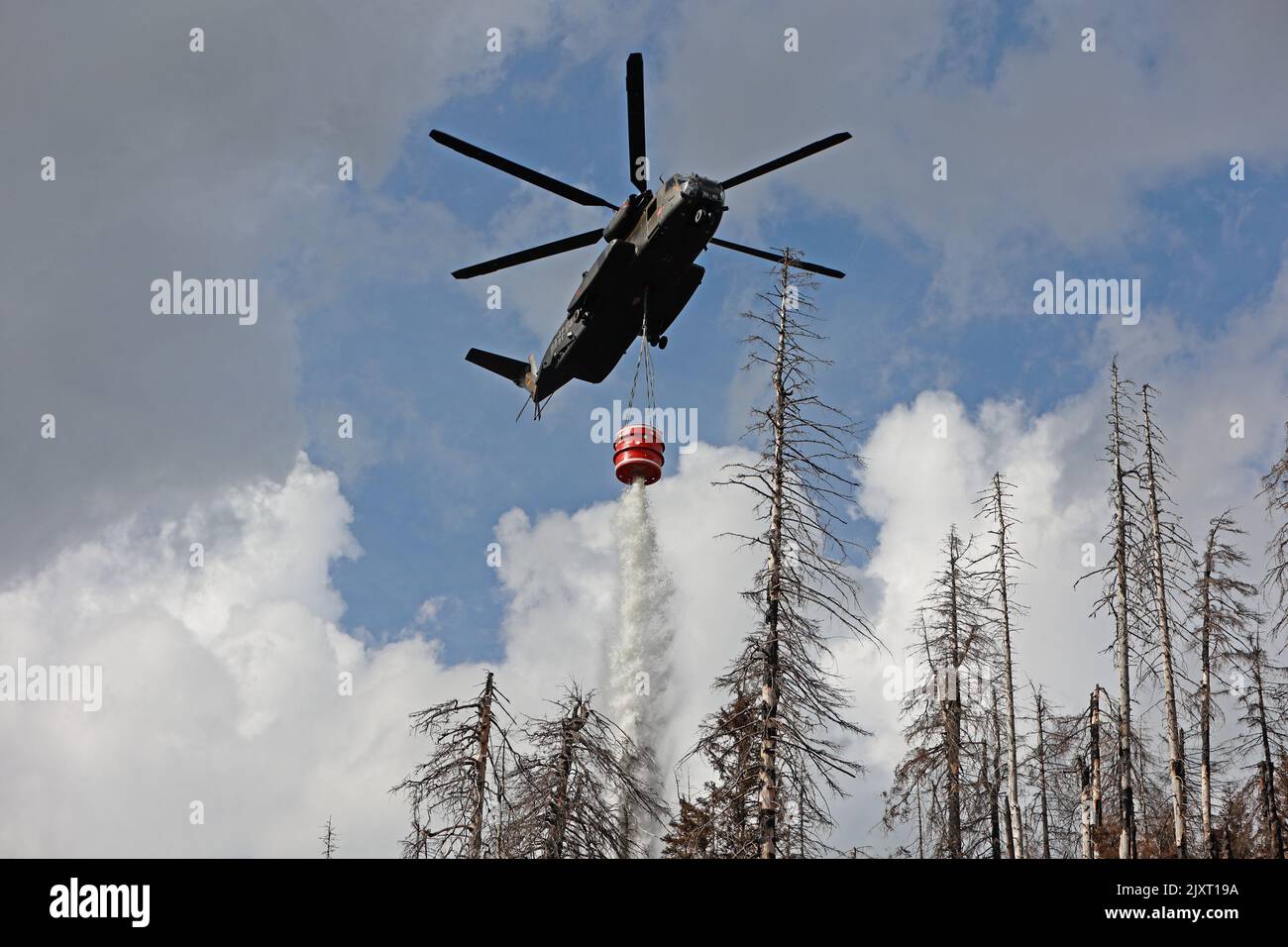 Wurmberg, Germany. 07th Sep, 2022. A Bundeswehr firefighting helicopter ...