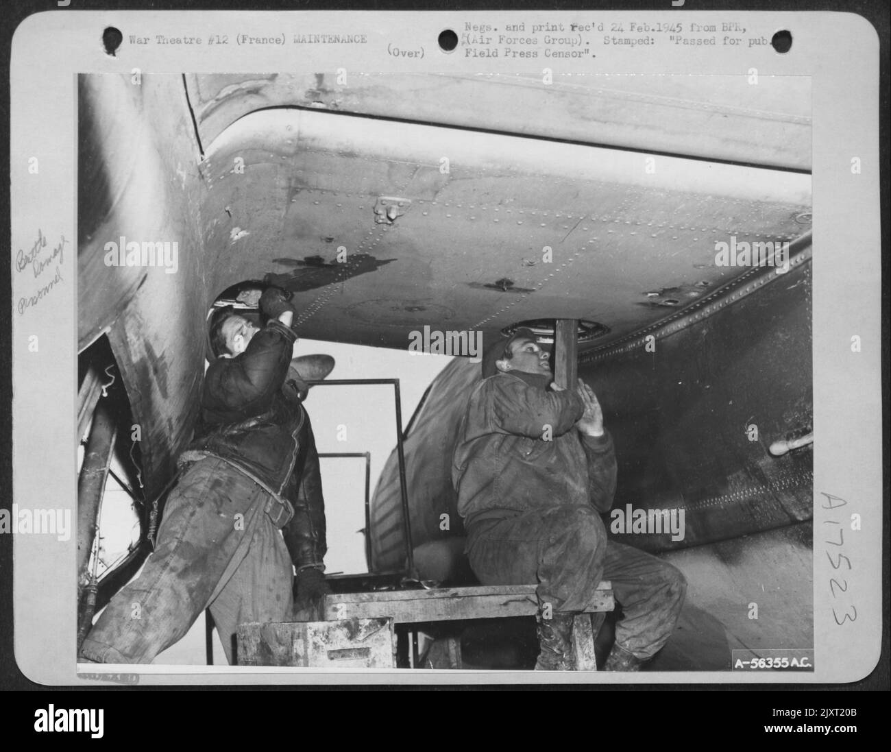 T/Sgt. Herman T. Levy, 828 McBride St., Syracuse N.Y., right, crew ...