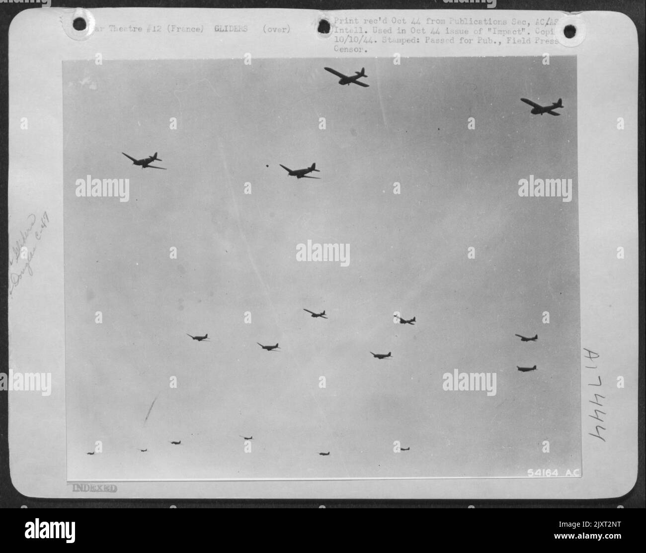 FRANCE-Douglas C-47s of the Troop Carrier Air Division of the 12th AF ...