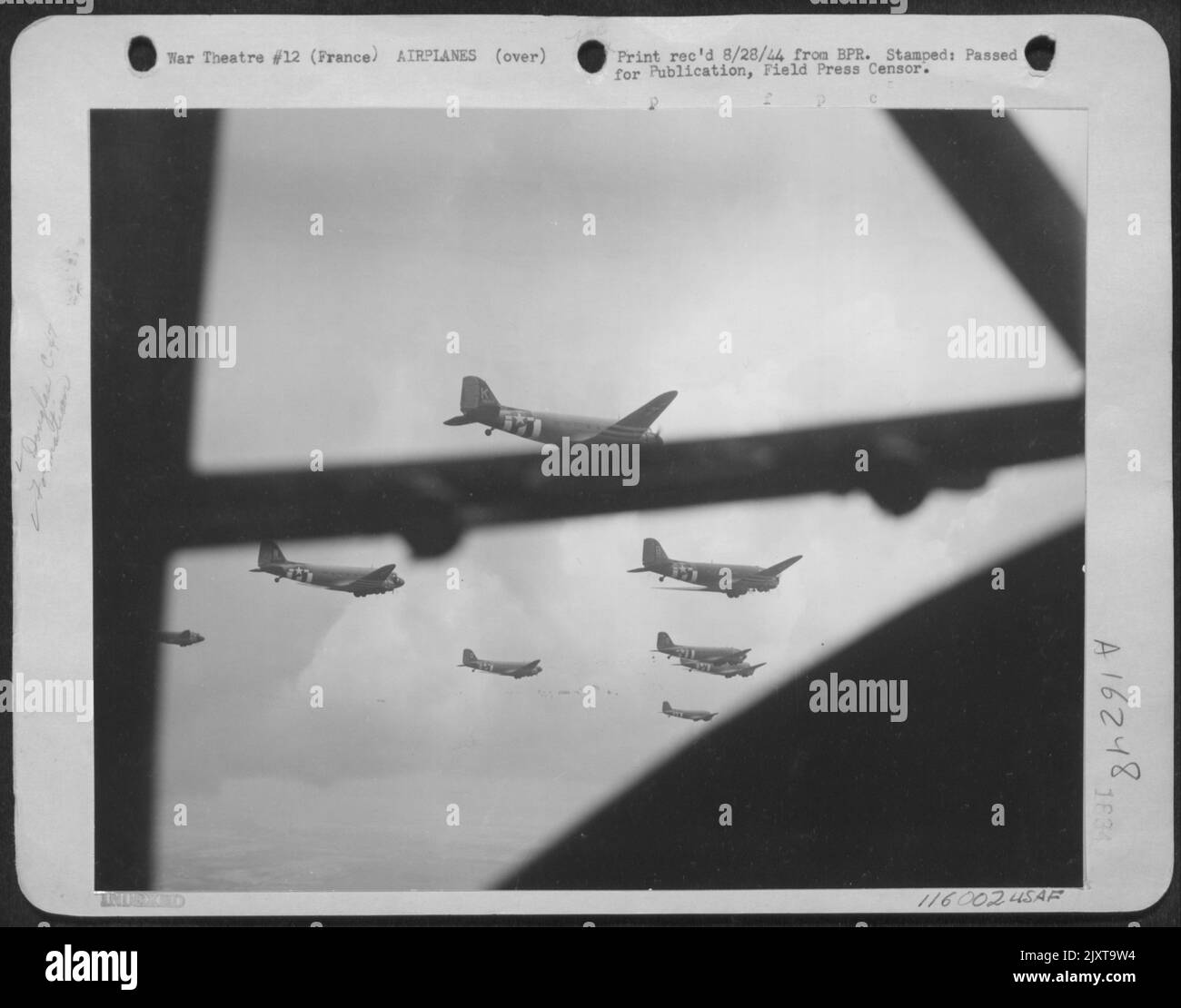 Military cargo parachute dropping hi-res stock photography and images ...