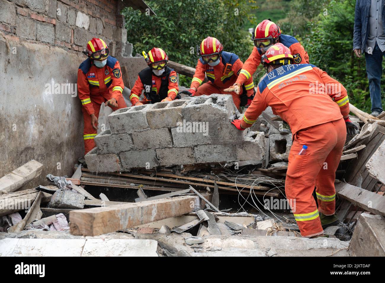 Sichuan, China. 07th Sep, 2022. Rescuers clear debris of a house ...