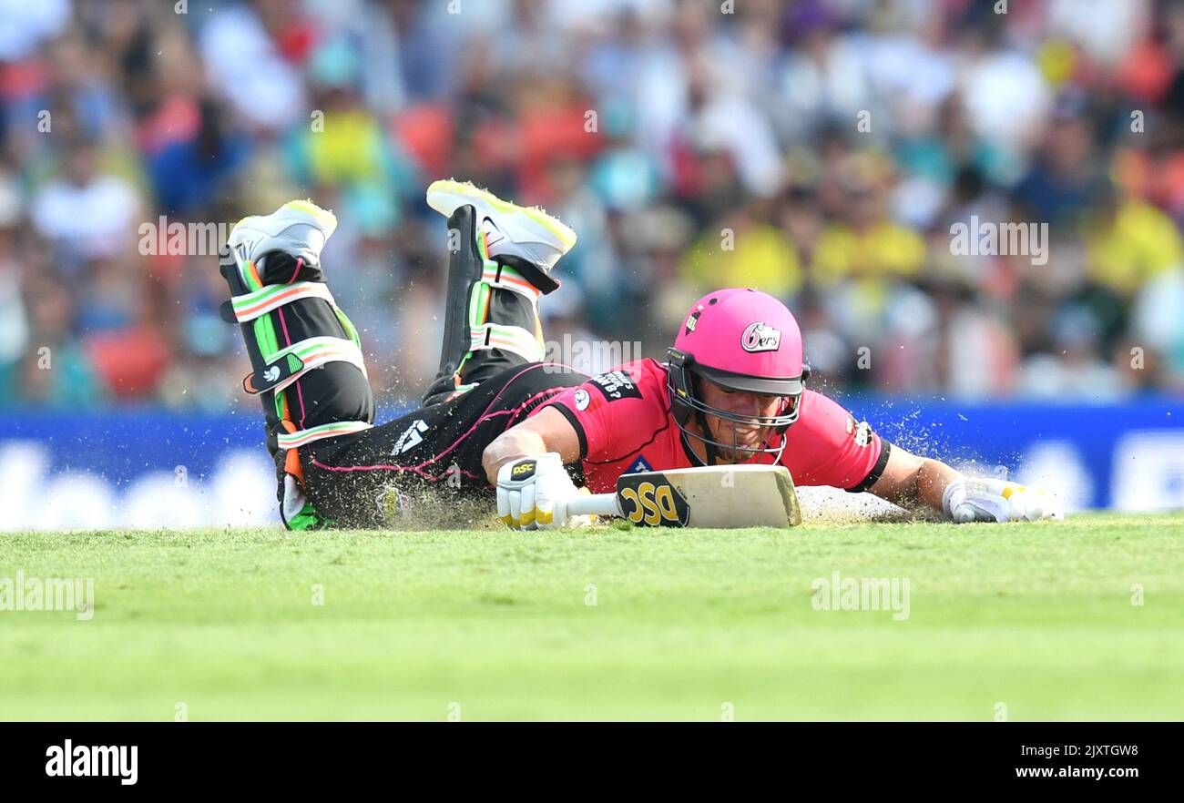 Moises Henriques of the Sixers dives for his crease during the Big Bash ...