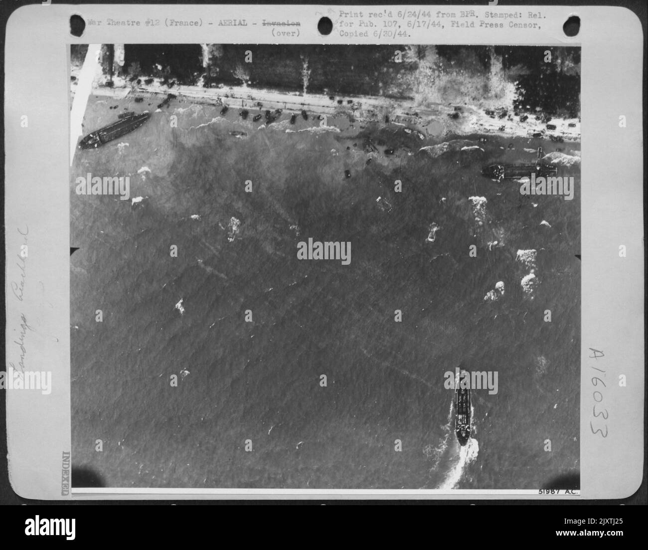 Wwii landing craft hi-res stock photography and images - Alamy