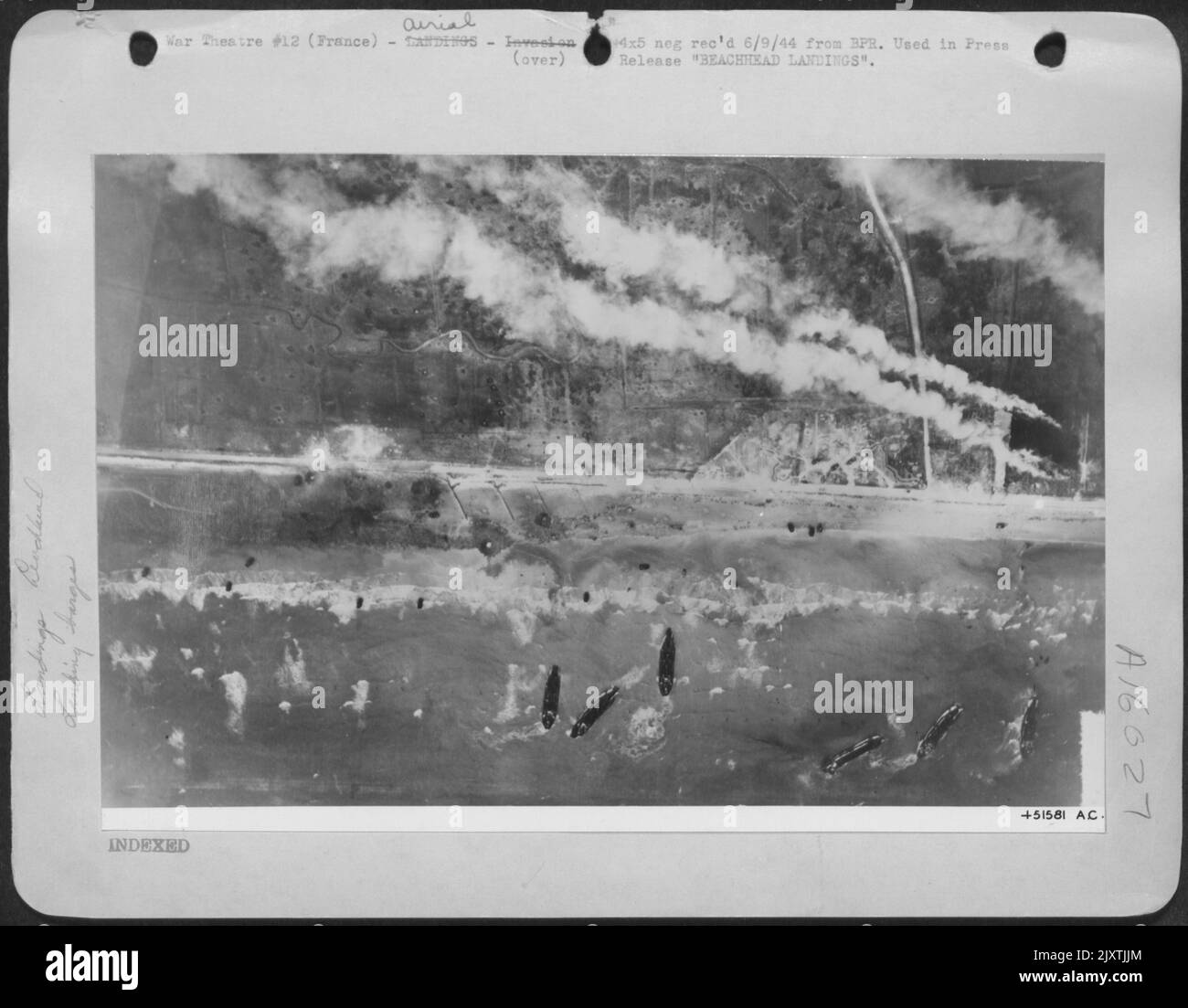 Wwii landing craft hi-res stock photography and images - Alamy