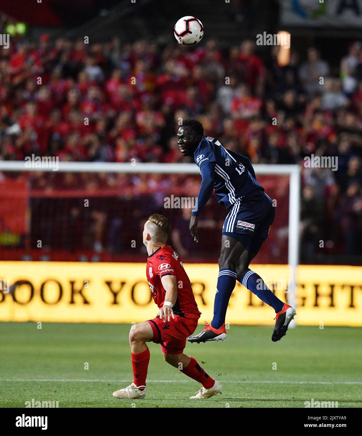 Scott Galloway of Unitedand Kenny Athiu of the Victory during the Round ...