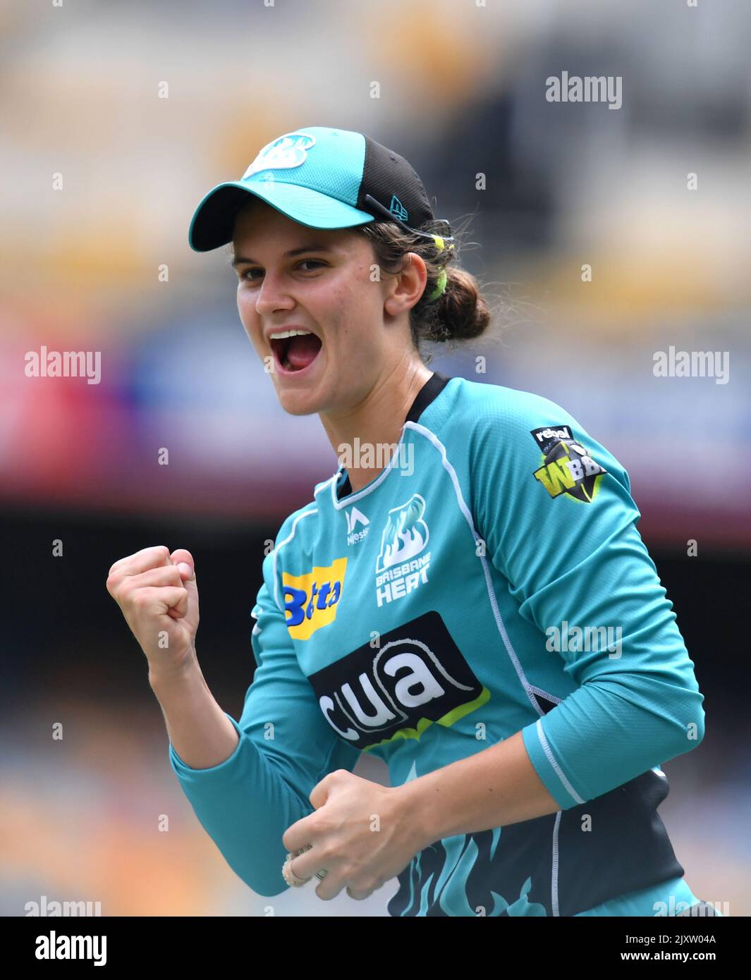 Laura Wolvaardt of the Heat celebrates after catching out Alana King of ...