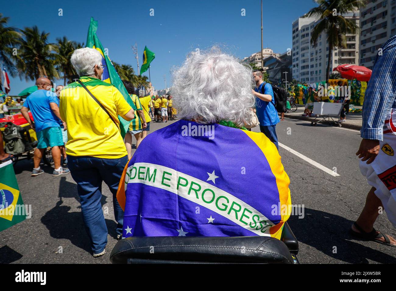 Rio De Janeiro, Brazil. 07th Sep, 2022. Thousands of people attend the ...