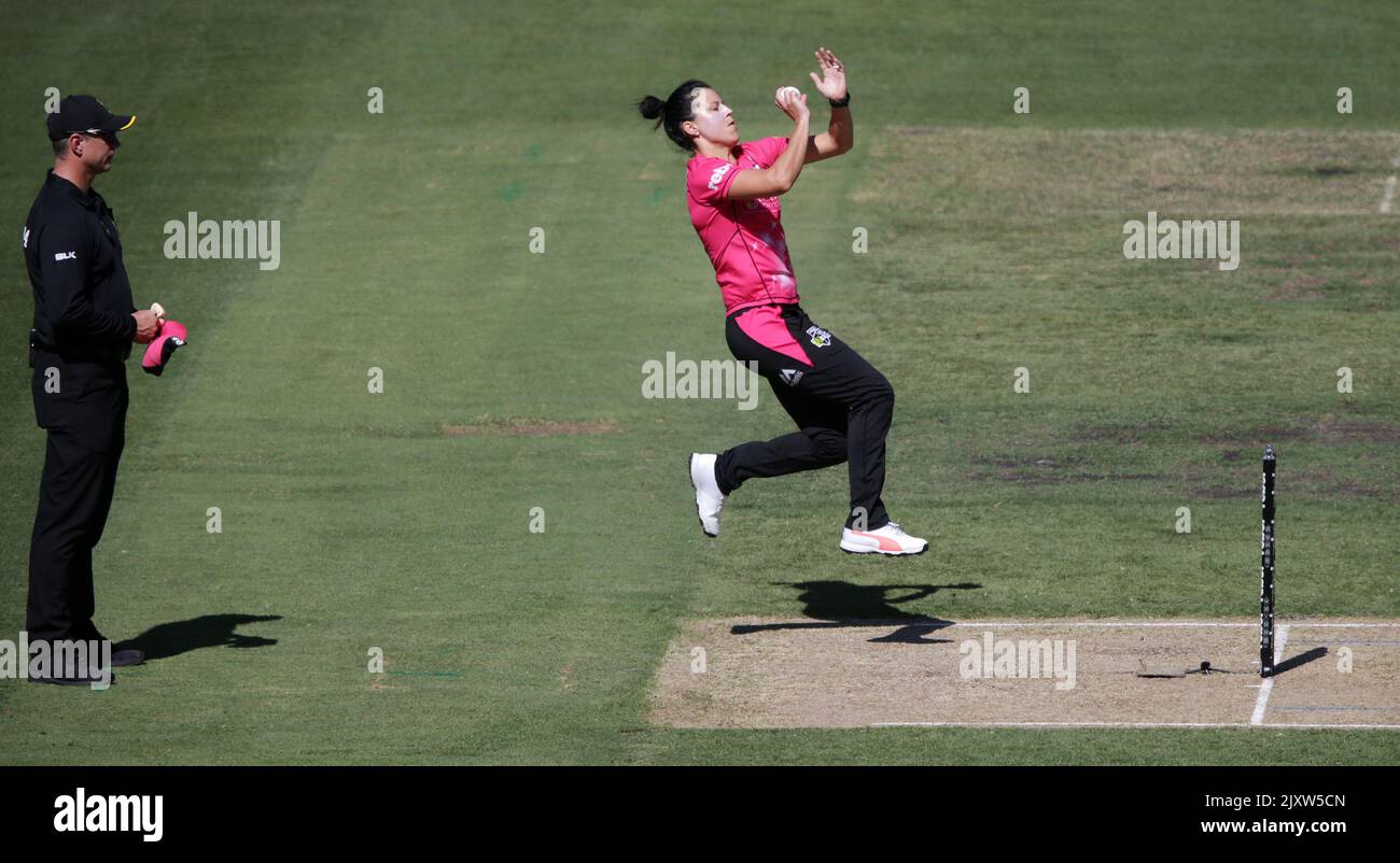Marizanne Kapp of the Sydney 6ers bowls during the Women's Big Bash ...