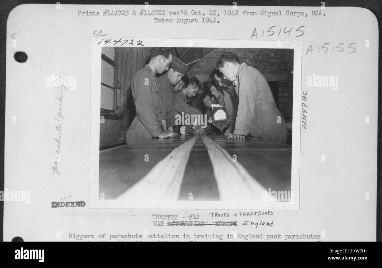Riggers Of Parachute Battalion In Training In England Pack Parachutes ...