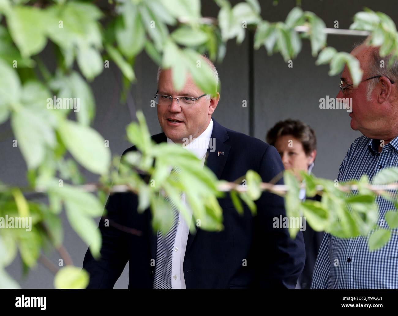 Australian Prime Minister Scott Morrison (L) with Warren Entsch MP ...