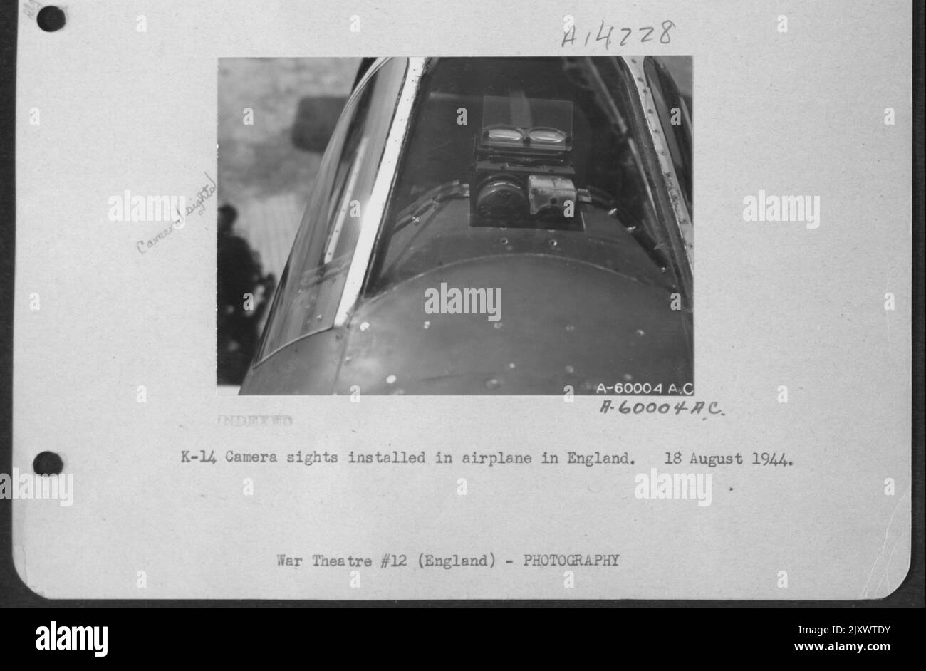 Military camera airplane wwii hi-res stock photography and images - Alamy