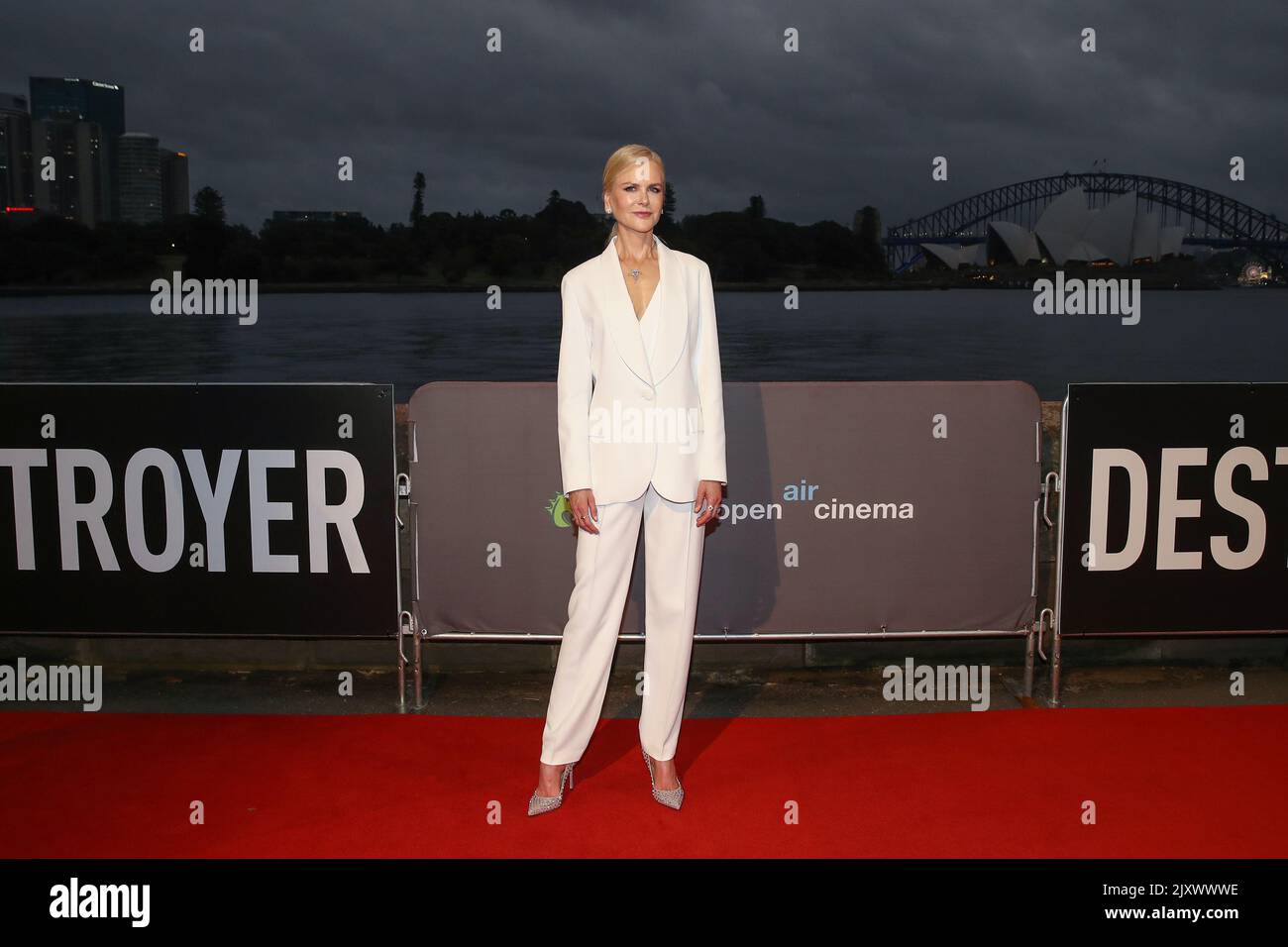 Nicole Kidman walks the red carpet for the Australian Premiere of ...