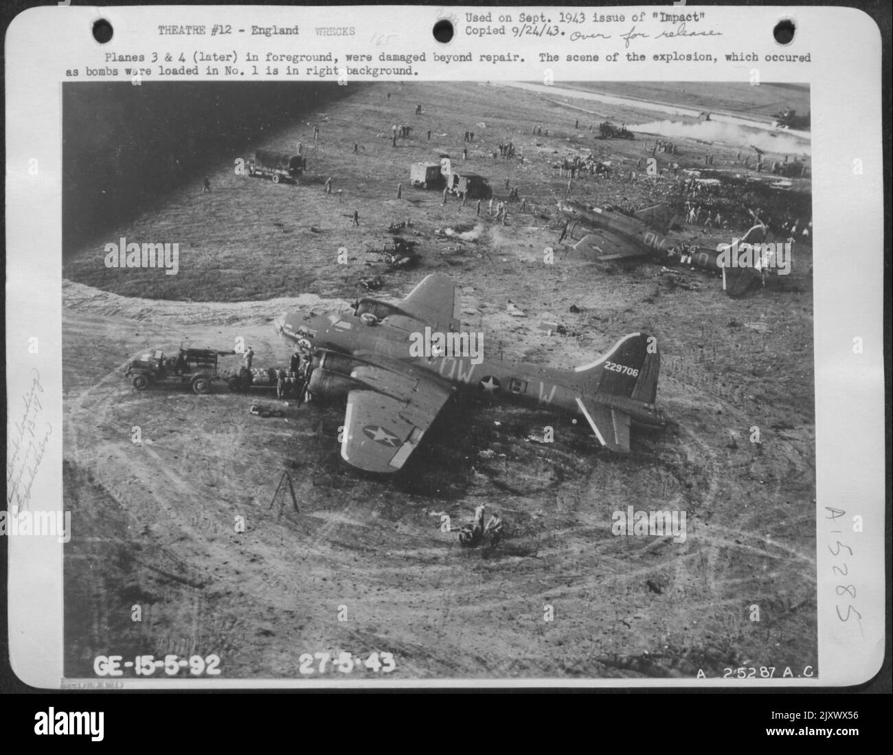 Bombing planes maintenance Black and White Stock Photos & Images - Alamy