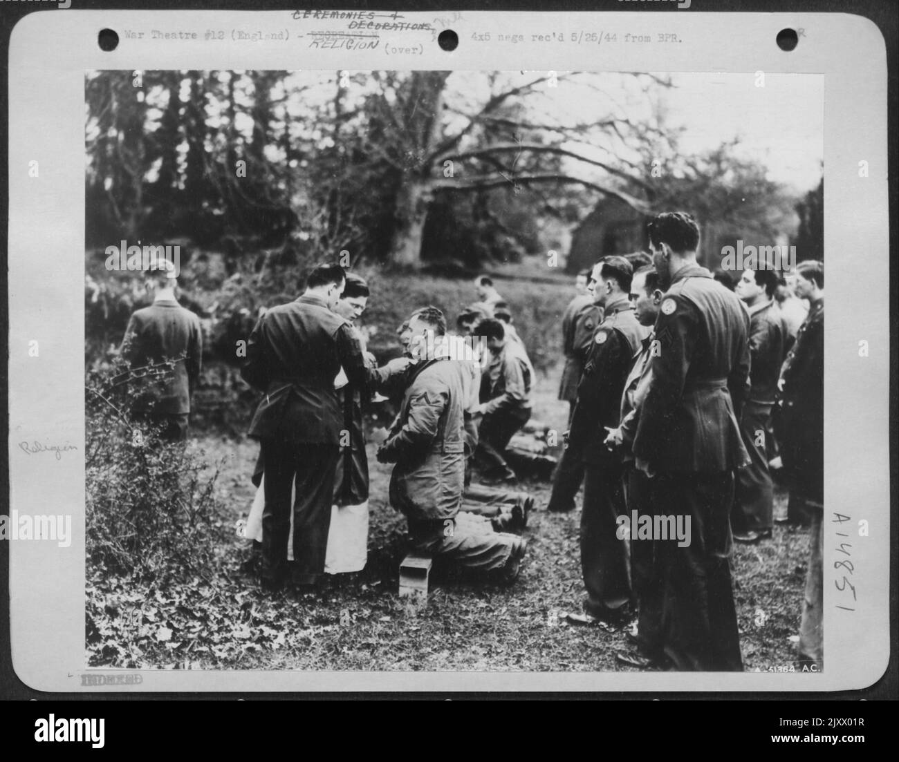 Receiving communion at mass hi-res stock photography and images - Alamy