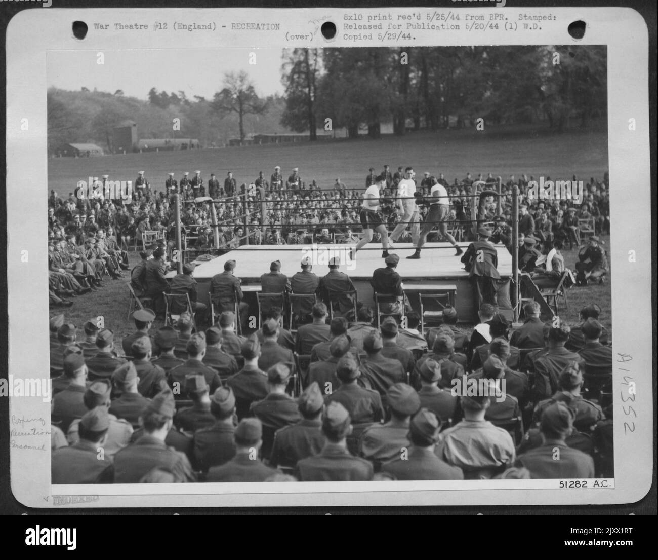 S/Sgt. Joe Louis, world's heavy weight boxing champion is mixing it up ...