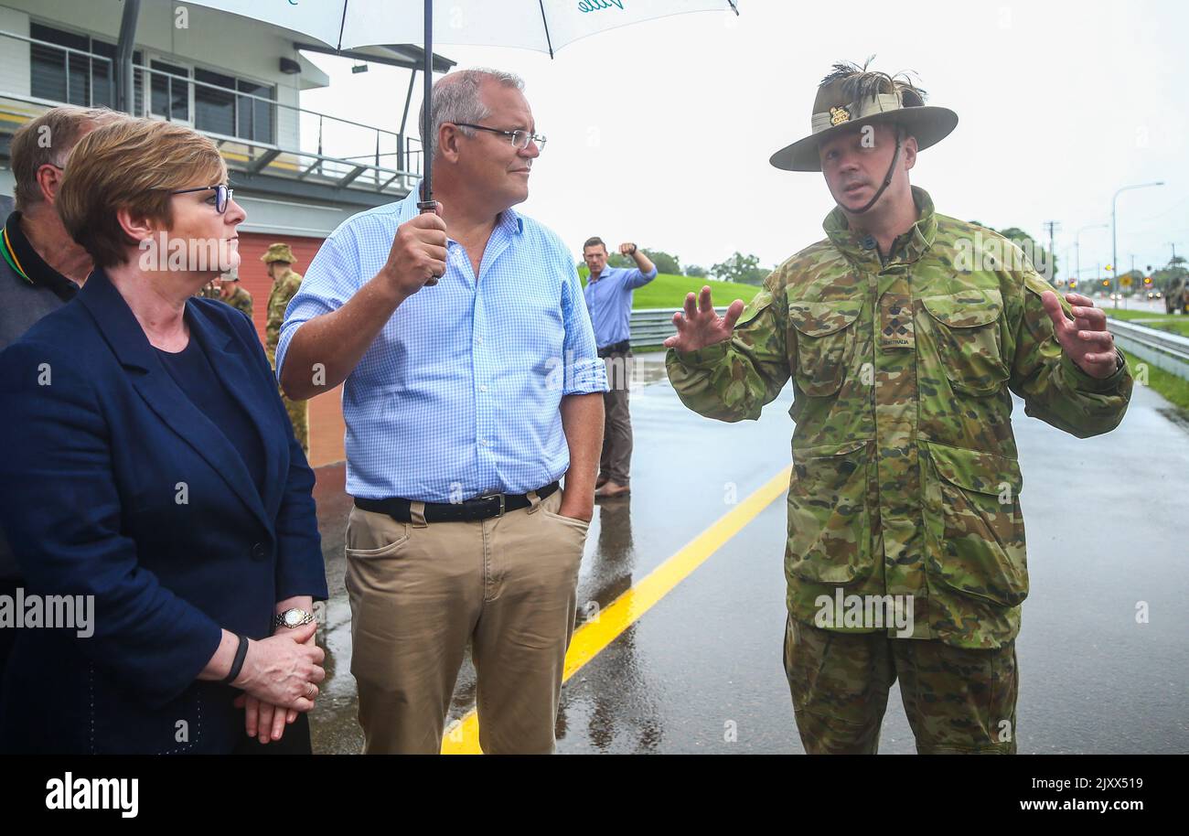 Prime Minister Scott Morrison (centre) and Brigadier Scott Winter of ...