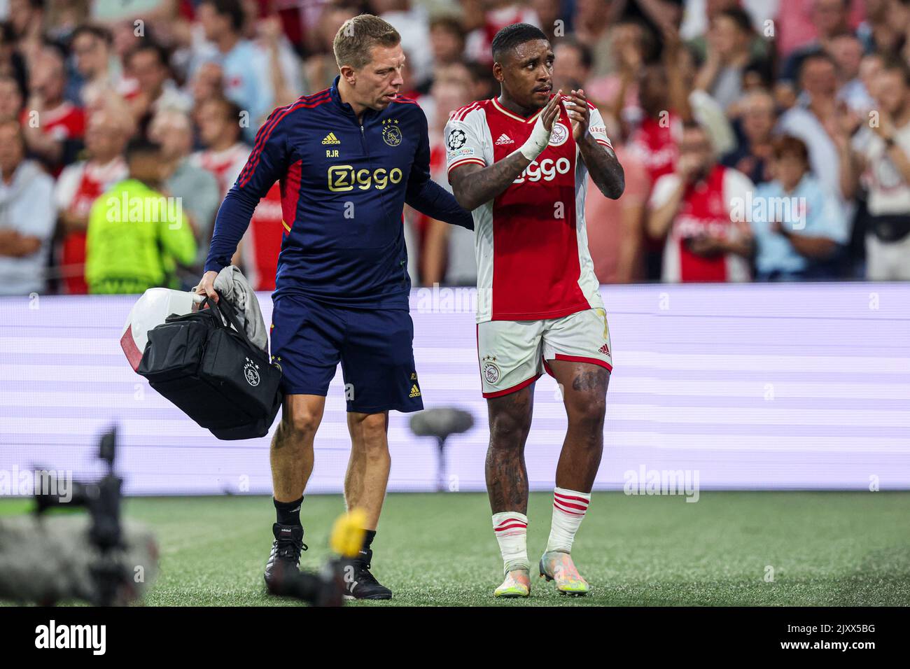 Amsterdam, Netherlands. 07th Sep, 2022. AMSTERDAM, NETHERLANDS - SEPTEMBER 7: Steven Bergwijn of ...