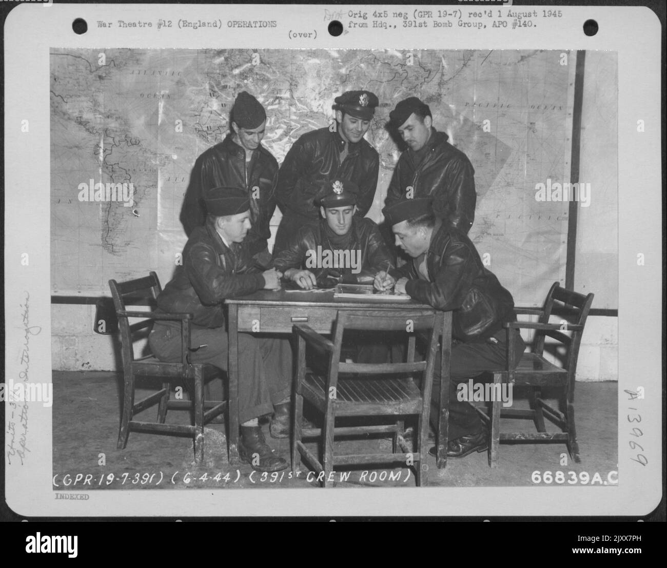 Crew Room Of The 391St Bomb Group, England, 6 April 1944 Stock Photo ...