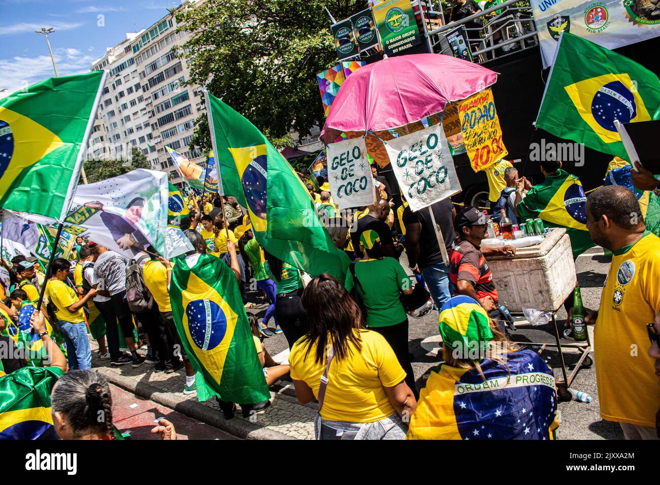 Rio De Janeiro, Brazil. 07th Sep, 2022. Thousands of people attend the ...