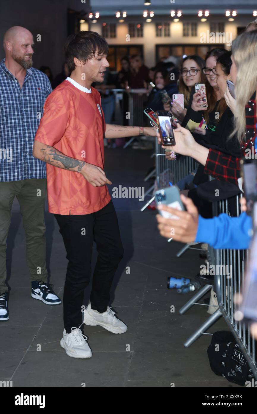 Louis Tomlinson Shirtless 2022