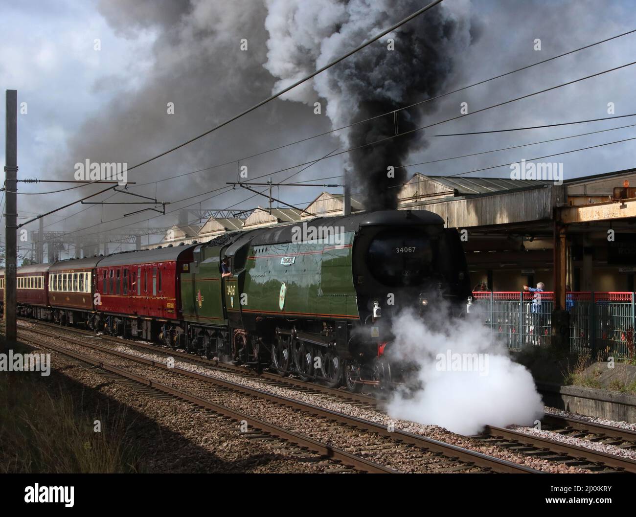 Battle of Britain steam engine 34067 Tangmere hauling the Northern ...