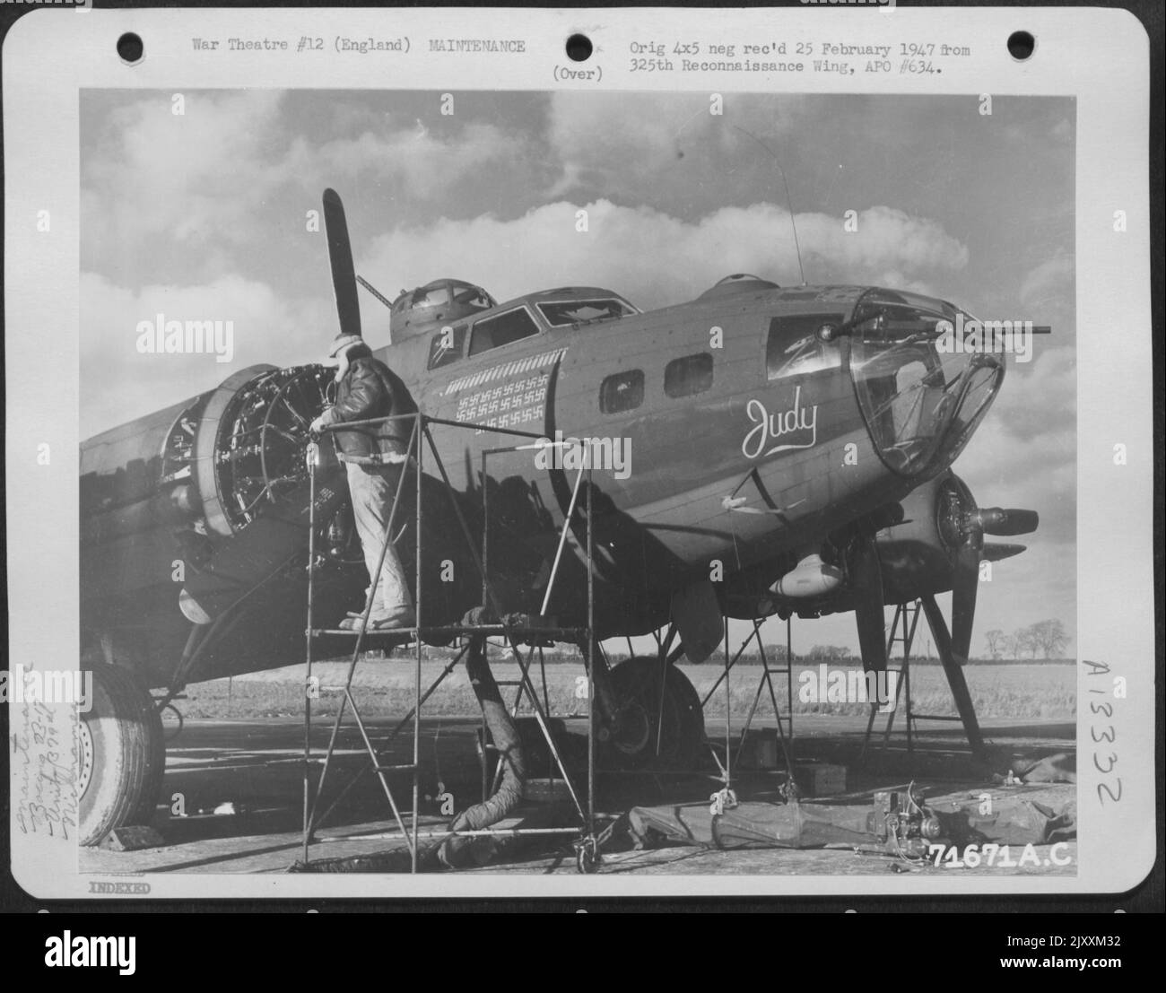 Boeing work crew Black and White Stock Photos & Images - Alamy