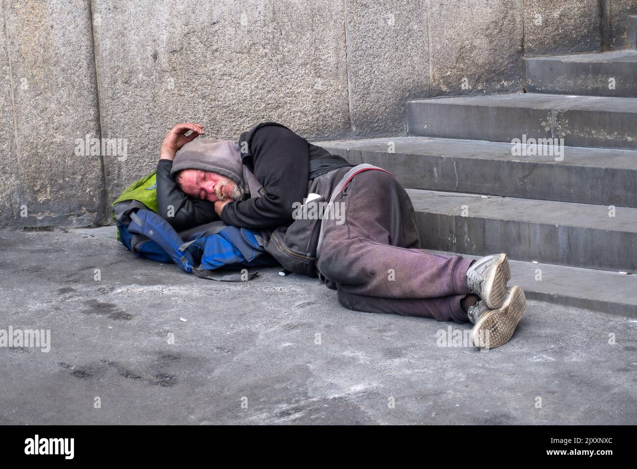 Waterloo, London, UK. 5th July, 2022. A homeless man sleeps at the ...