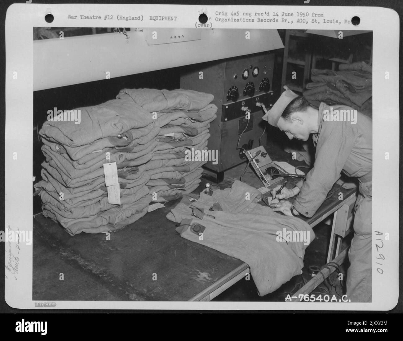 Parachute management Black and White Stock Photos & Images - Alamy