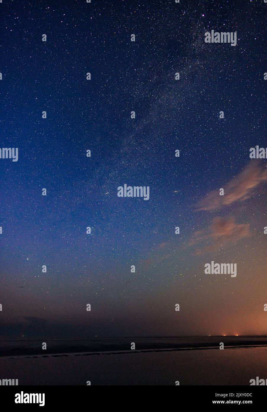 Night sky on sea hi-res stock photography and images - Alamy