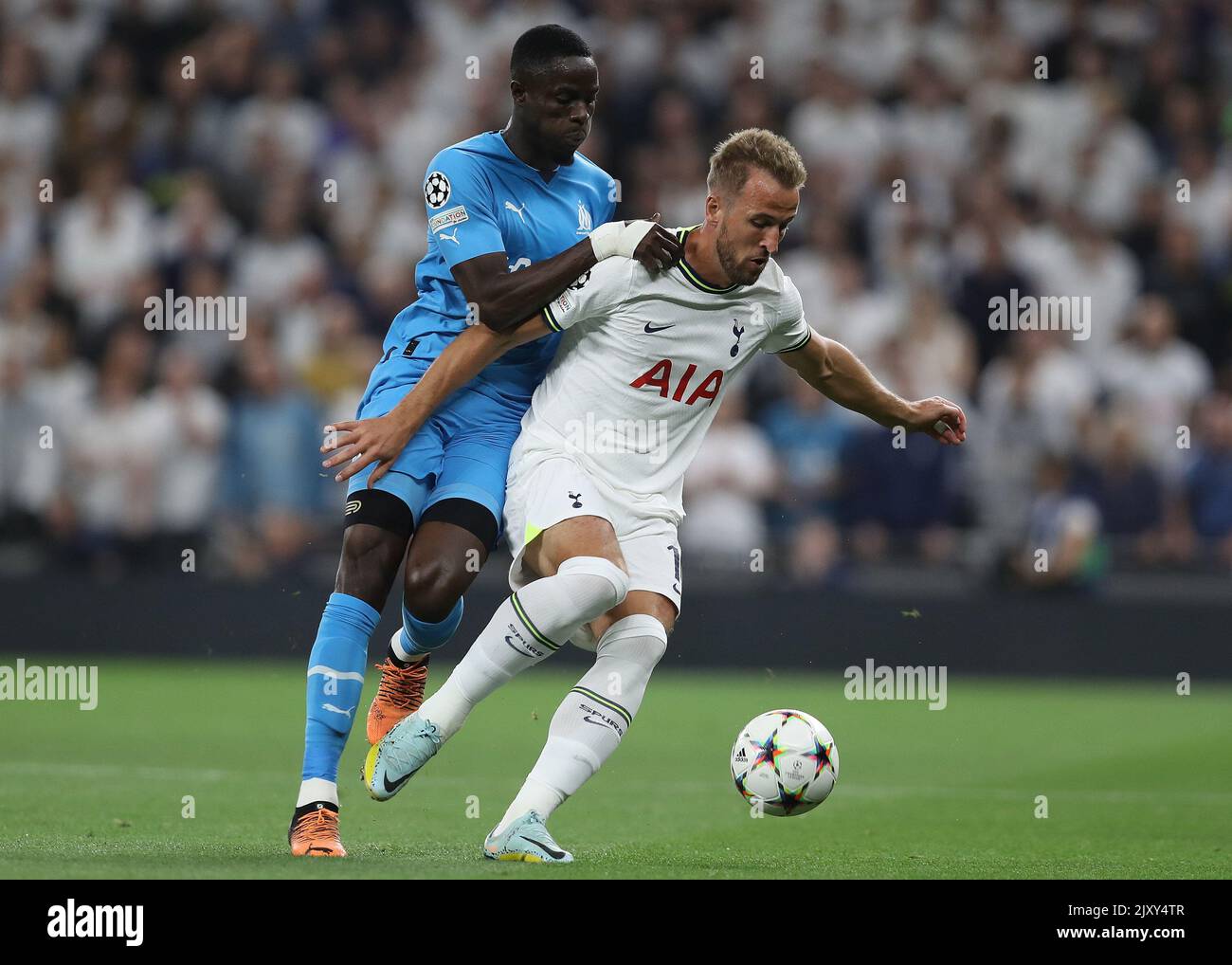 Harry kane de tottenham hotspur hi-res stock photography and images - Alamy
