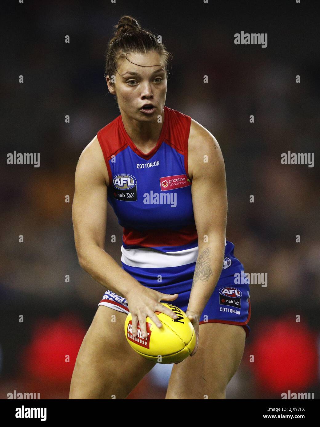 Ellie Blackburn of the Bulldogs runs with the ball during the Round 6 ...