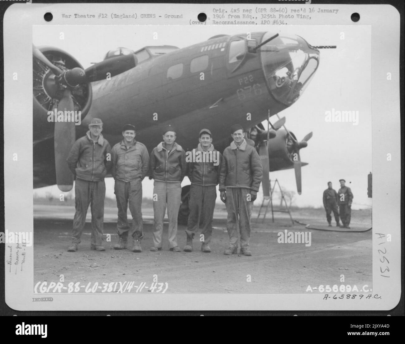 M/Sgt. Ryan And Crew Of The 381St Bomb Group Beside The Boeing B-17 "Flying Fortress" At 8Th Air ...