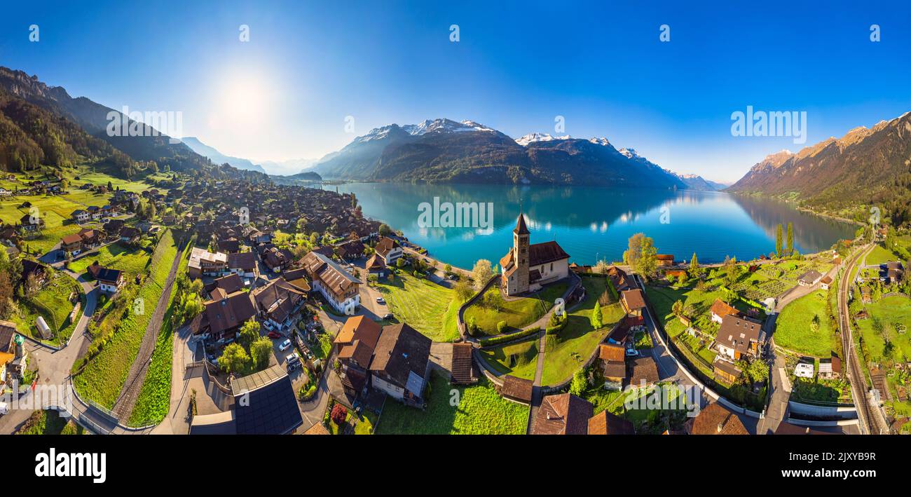 Stunning idylic nature scenery of lake Brienz with turquoise waters ...