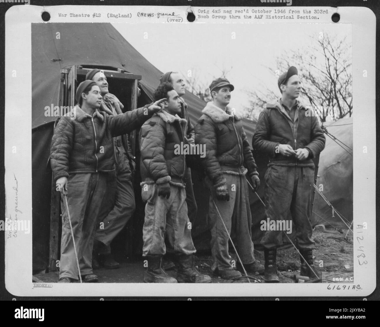 Ground Crew Of The Boeing B-17 "Flying Fortress" 'Sky Wolf'. 303Rd Bomb ...