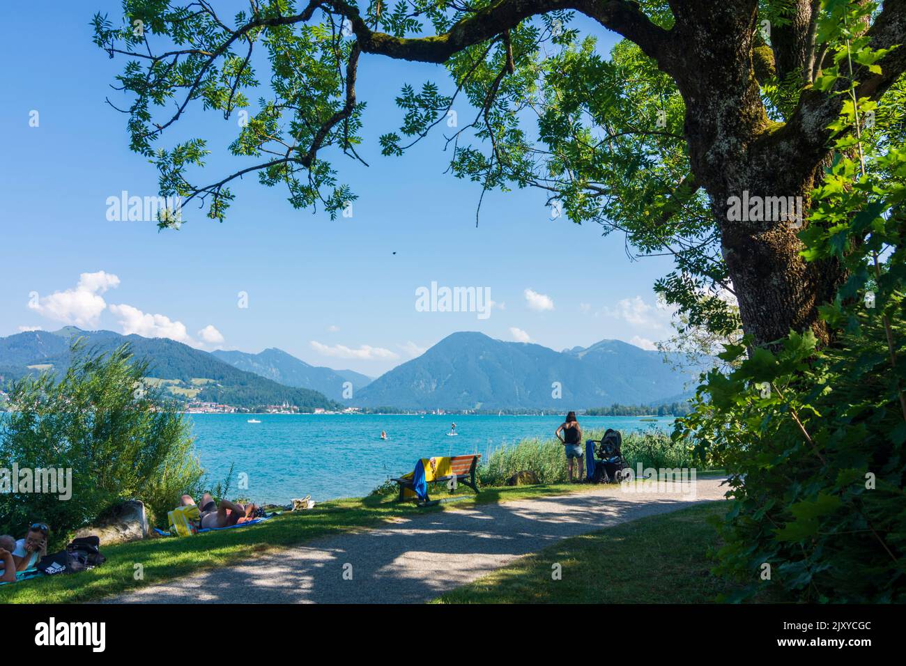 Bad Wiessee: Seepromenade (lake promenade) at lake Tegernsee, view to ... Bad Wiessee: Seepromenade (lake promenade) at lake Tegernsee, view to ...