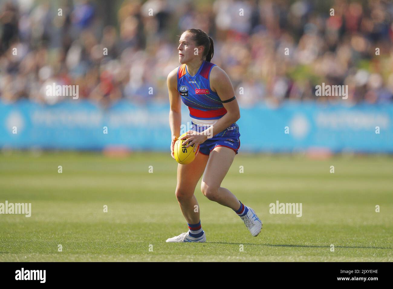 Isabel Huntington of the Bulldogs looks upfield during the Round 7 ...