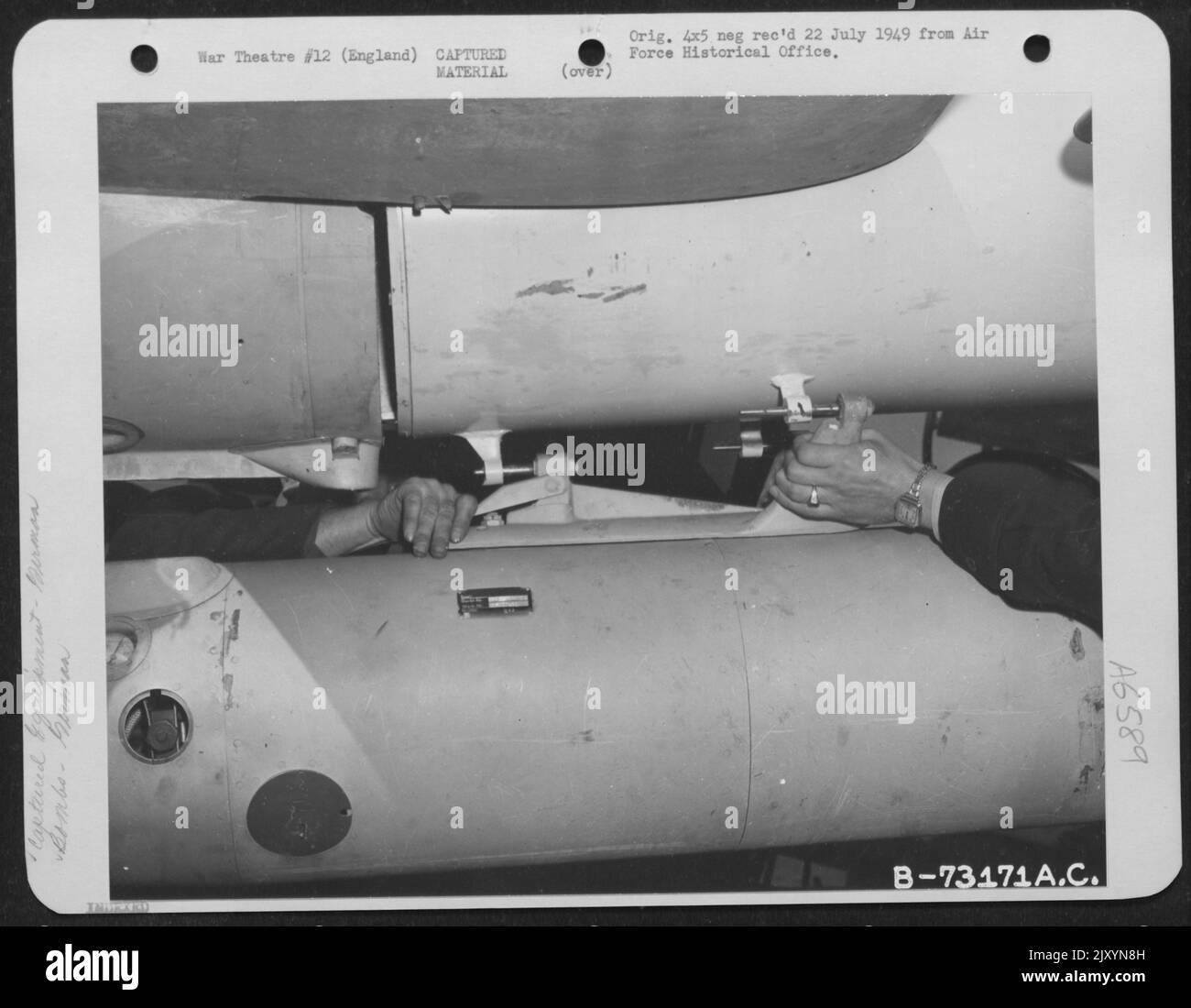 Bomb disposal wwii Black and White Stock Photos & Images - Alamy