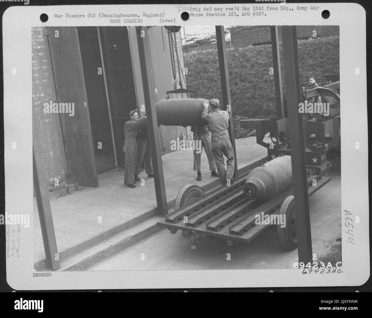 Ordnance And Armament Men Of The 91St Bomb Group Take 500 Lb General ...