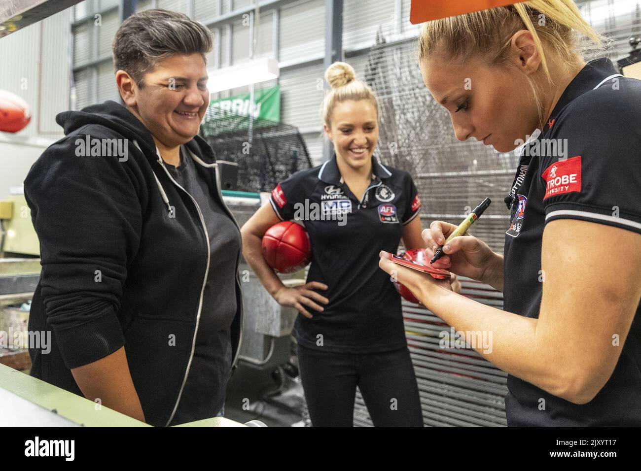 AFLW Carlton Blues players, and twin sisters, Jess (centre) and Sarah ...