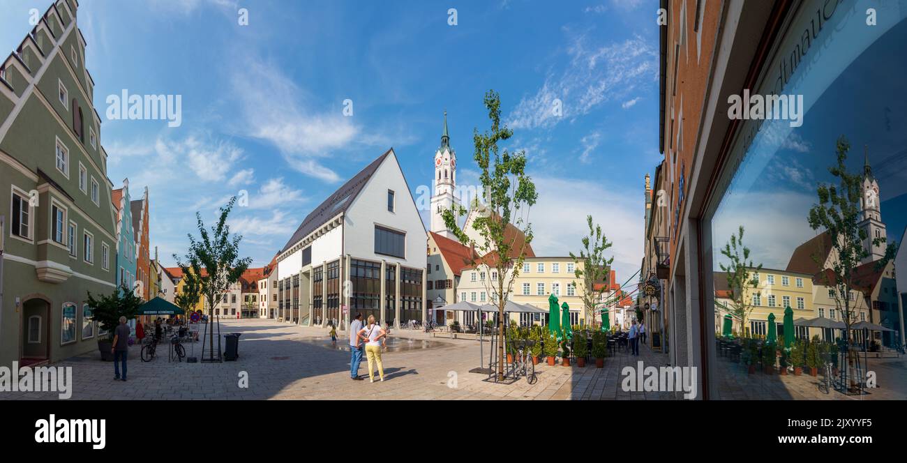 Schrobenhausen: square Lenbachplatz, Town Hall, church St. Jakob in ...
