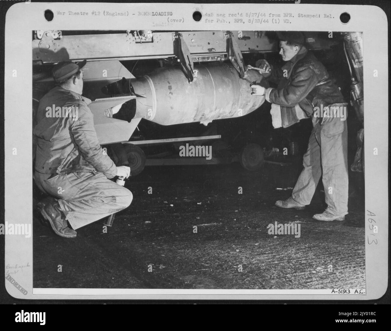 Inserting wing hi-res stock photography and images - Alamy